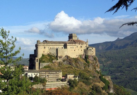 20 Most Beautiful Castles in Italy - Medieval Castles in Italy to Visit
