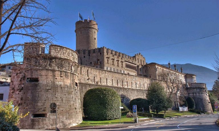 20 Most Beautiful Castles in Italy - Medieval Castles in Italy to Visit