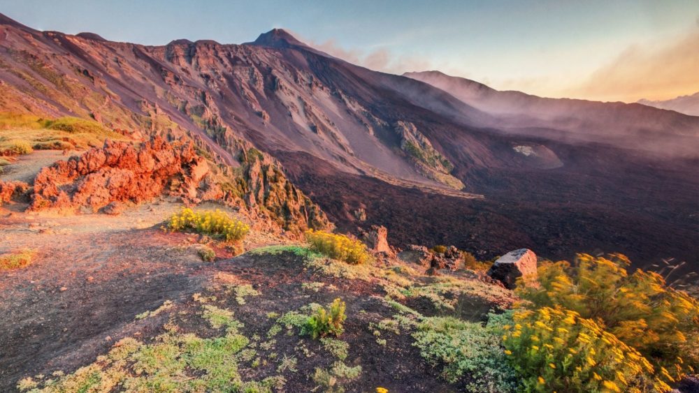 10 Volcanos to Visit in Italy - Active Volcanos in Italy | IB