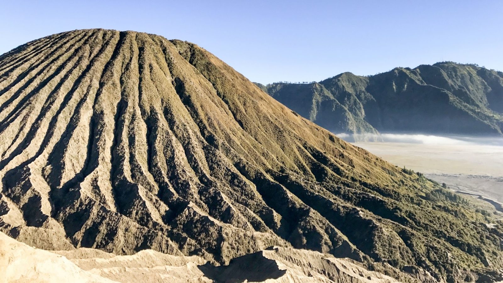 10 Volcanos to Visit in Italy - Active Volcanos in Italy | IB