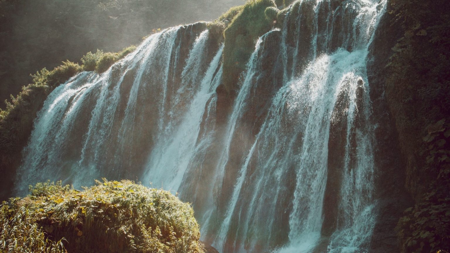 10 Most Beautiful Waterfalls in Italy - Best Italian Waterfalls | IB