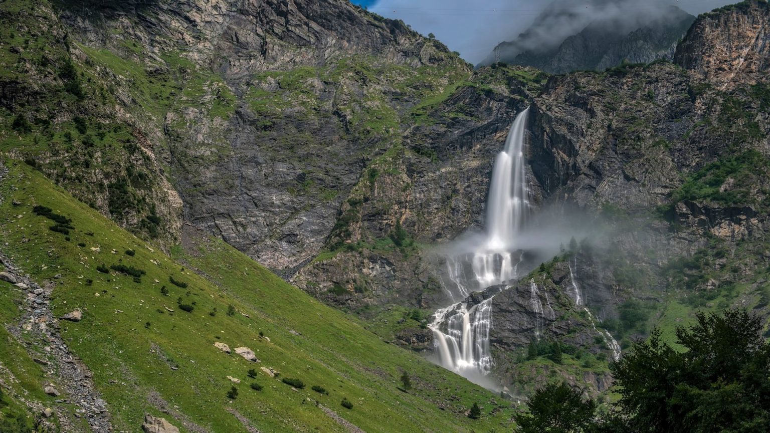 10 Most Beautiful Waterfalls in Italy - Best Italian Waterfalls | IB