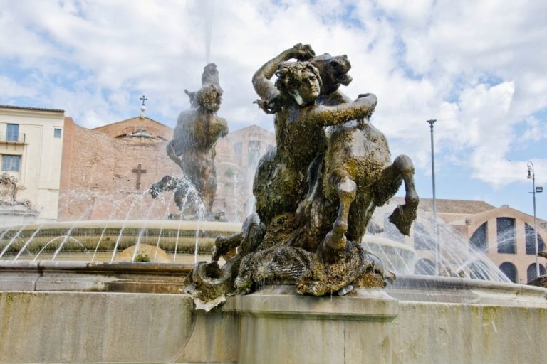 15 Most Beautiful Fountains in Rome Italy - Roman Fountains | IB